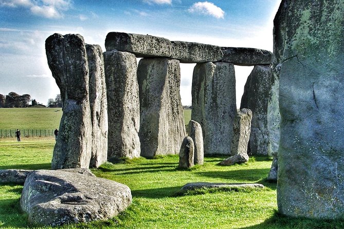Guided Tour to Bath & Stonehenge From Cambridge by Roots Travel. - Travelers Experiences