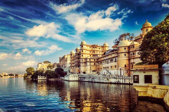 Guided Udaipur Tour With Drop Off To Jodhpur Next Day. - Transportation and Group Size
