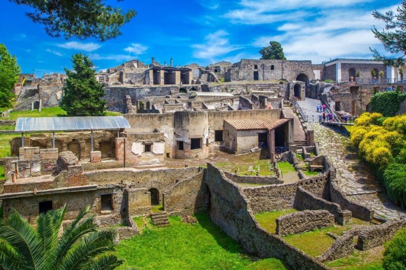 Guided Visit of Pompei and Mount Vesuvius (spanish & french) - Who Should Consider This Tour?