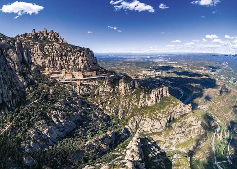 Guided Visit to the Enchanting Montserrat Monastery - Tasting Local Flavors and Artisanal Products