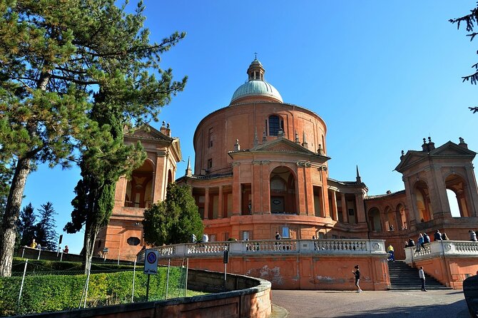 Guided Walking Tour in Bologna - Professional Tour Guide