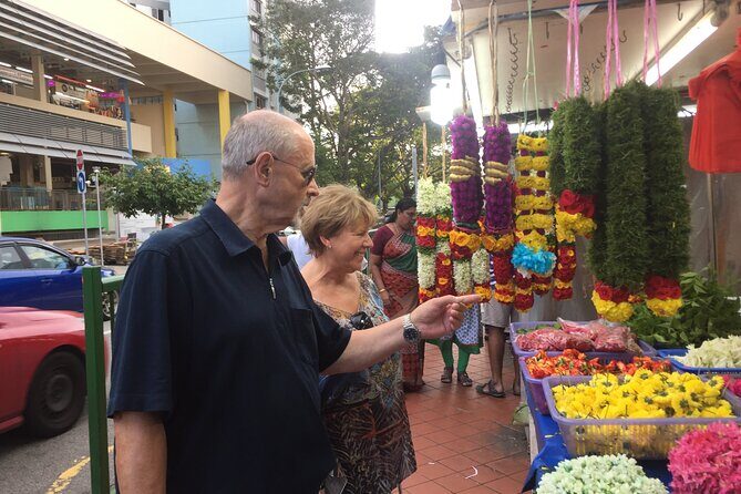 "Guided walking tour in German, utilizing public transportation. - Key Points