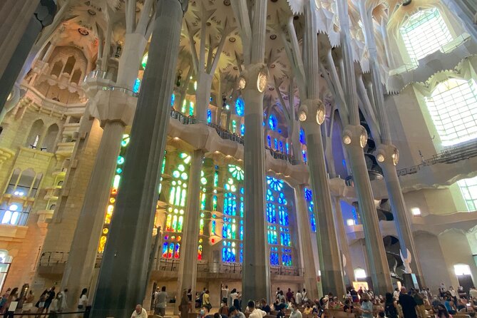 Guided Walking Tour in Park Güell and Sagrada Familia - Who Should Sign Up?