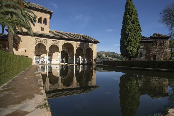 Guided Walking Tour of the Alhambra in Granada - Alhambra History and Architecture