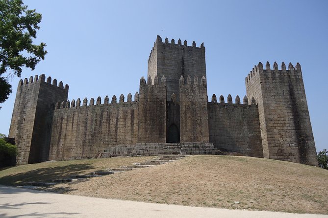 Guimarães & Braga Port Private Tour with Lunch and Green Wine - The Tour Breakdown: What to Expect