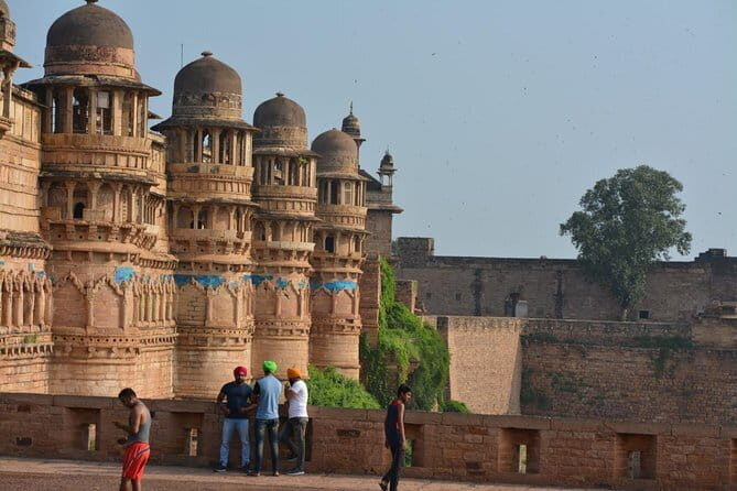 Gwalior Orchha Historic town Day Tour private - Who Should Consider This Tour?