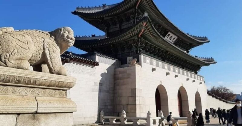 Gyeongbok-gung and Seochon walking tour with coin lunchbox - Key Points
