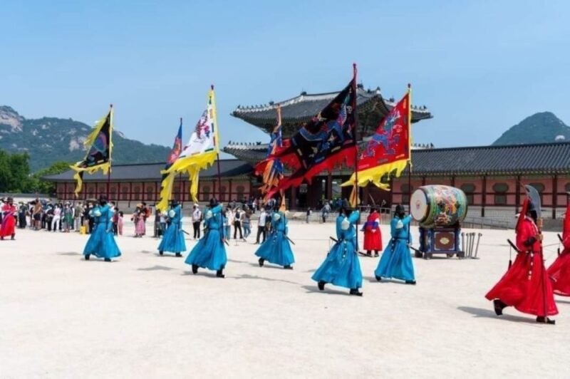 Gyeongbok-gung and Seochon walking tour with coin lunchbox - Who Is This Tour Best For?