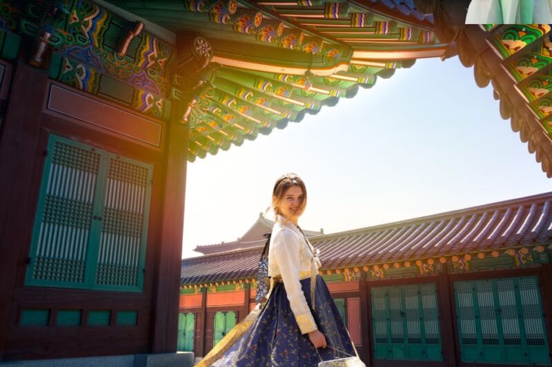 Gyeongbok-gung and Seochon walking tour with coin lunchbox - Summary of the Experience