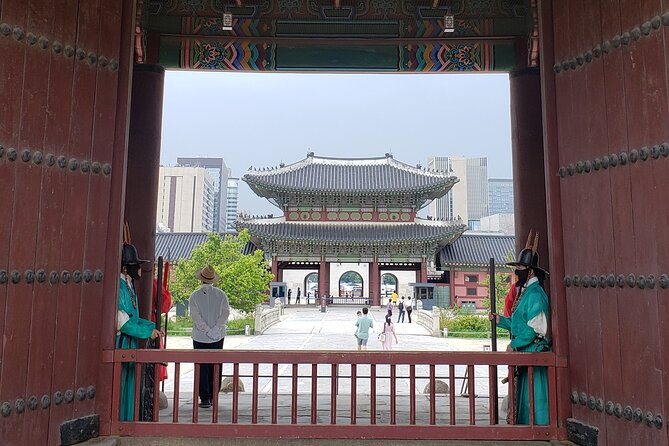 Gyeongbokgung Palace and Seoul highlights (Small group) - FAQs
