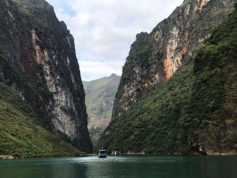 Ha Giang Loop Jasmine Tour 3D2N - Day 2: From Du Gia to Dong Van via Mù Cang Chải