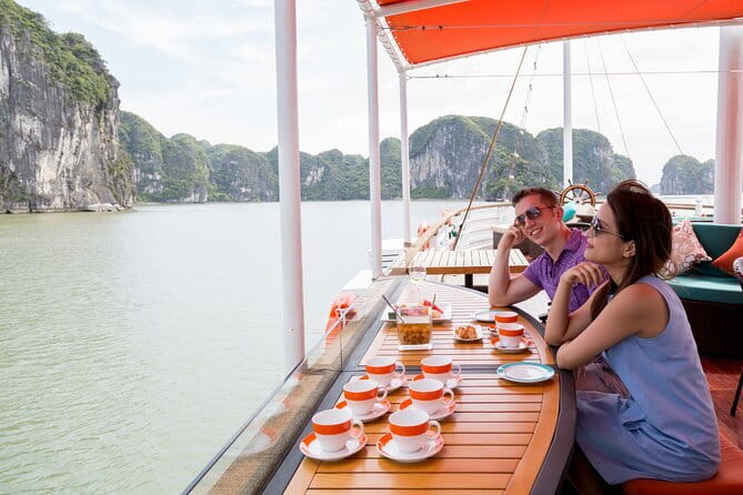 Ha Long Bay Day Tour with Lunch, Kayak, Cave explore - Key Points