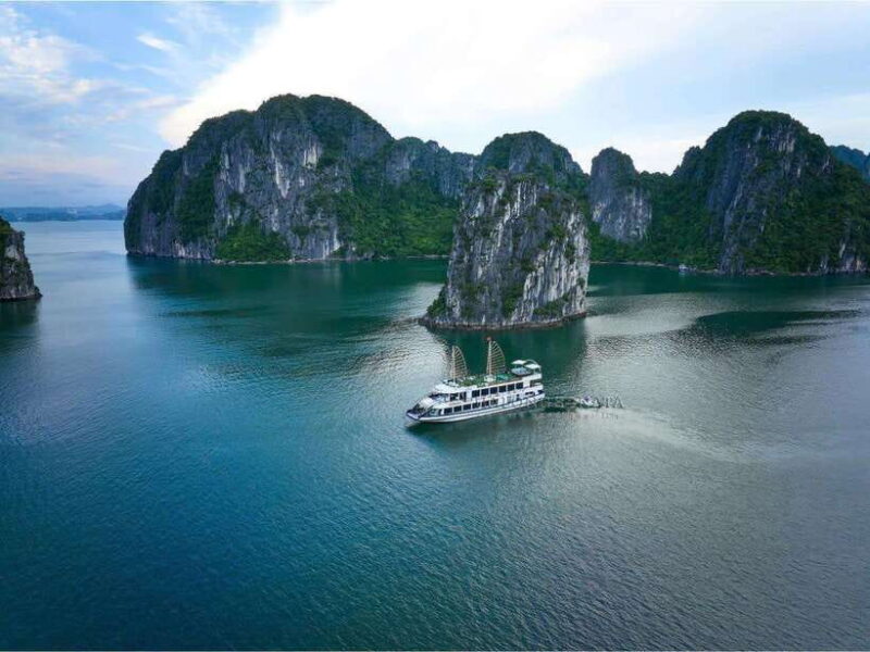 Ha Long Bay Luxury Day Cruise with Buffet Lunch From Hanoi - Exploring Luon Cave by Kayak