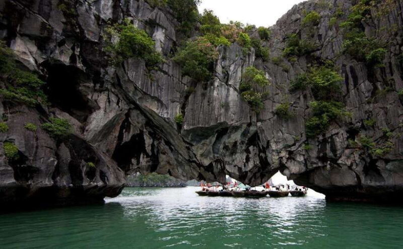 Ha Long Bay Small Deluxe Cruise Day Trip With Kayak & Lunch - How the Experience Feels in Practice