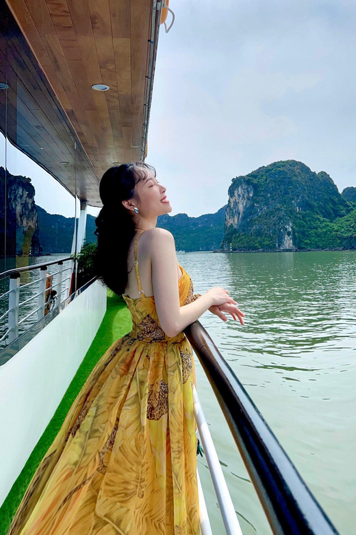 Ha Long full day trip ;Sung Sot cave, Titov island, kayaking - Key Points