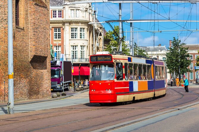 Hague: The Heart of Old Town Exploration Game and Tour - Detailed Breakdown of the Itinerary