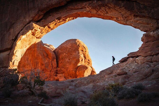 Half Day Arches 4x4 with Delicate Arch Hike - Starting Point: Arches National Park