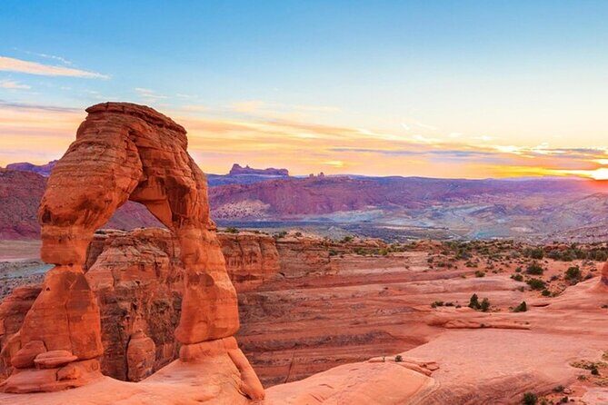 Half Day Arches 4x4 with Delicate Arch Hike - Remote Backcountry Exploration
