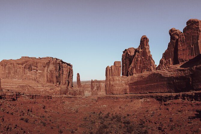 Half Day Arches 4x4 with Delicate Arch Hike - Physical Demands and Fitness