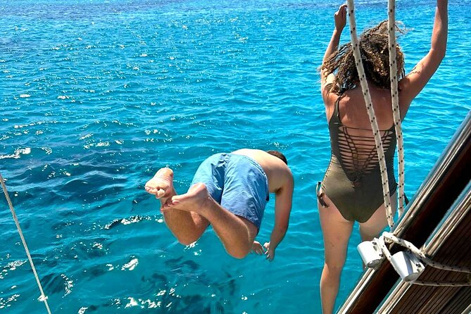 Half day cruise between the Turquoise Shades with Paros Sail - Who Will Love This Tour?