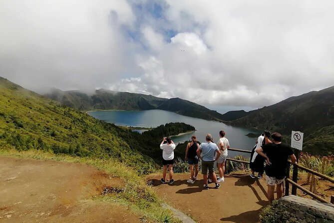 Half Day Fire Lake and Pineapple Farm Tour in Sao Miguel with Tea - FAQs