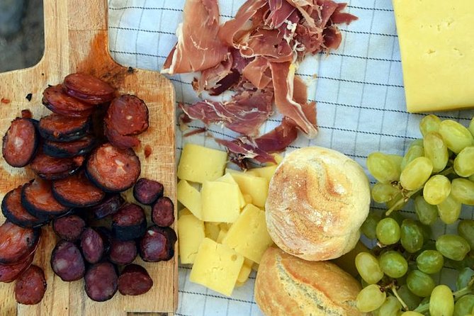 Half-Day Hike & Picnic With Dog Love in Portos Mountains - Participant Feedback and Highlights