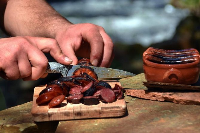 Half-Day Hike & Picnic With Dog Love in Portos Mountains - Accessibility and Preparation