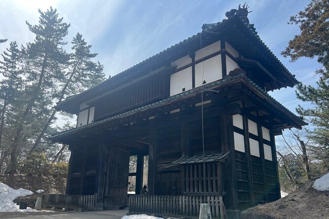 Half-Day Hirosaki Castle and Samurai House Tour With Guide - Accessibility and Participation