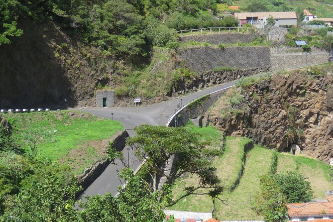 Half Day Jeep Wine Tour and Tasting, & Sea Cliff Adventure - Jeep Wine Tour Experience