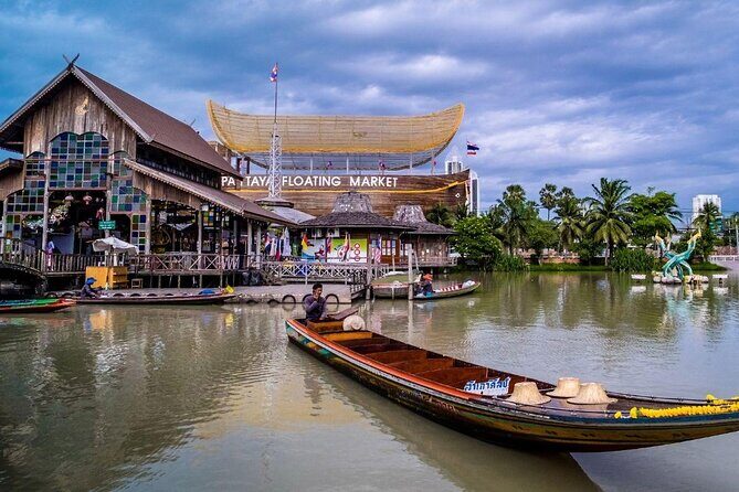 Half day Pattaya Floating Market and Underwater World Pattaya Combo - Key Points