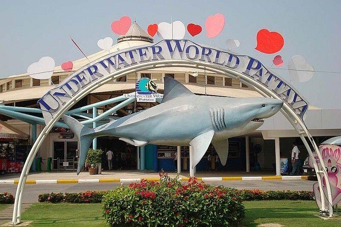 Half day Pattaya Floating Market and Underwater World Pattaya Combo - The Sum Up