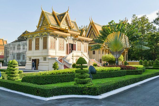 Half-Day Royal Palace, Wat Phnom & Independence Monument Tour - Engaging Introduction