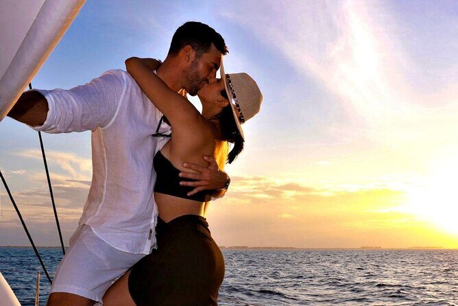 Half Day Sunset Luxury Sailing in Puerto Morelos with Open Bar - A Well-Balanced Reflection on the Experience