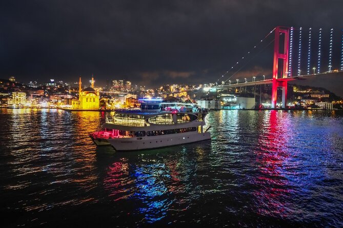 Half Day Sunset Luxury Yacht Dinner Cruise Tour in Istanbul - The Dining Experience