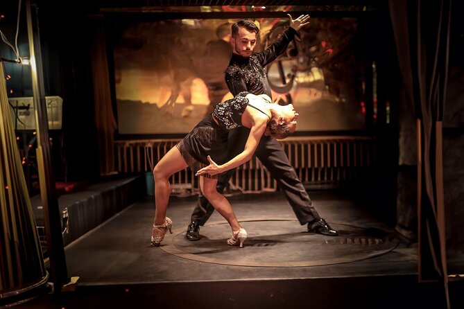 Half Day Sunset Luxury Yacht Dinner Cruise Tour in Istanbul - The Pros and Cons