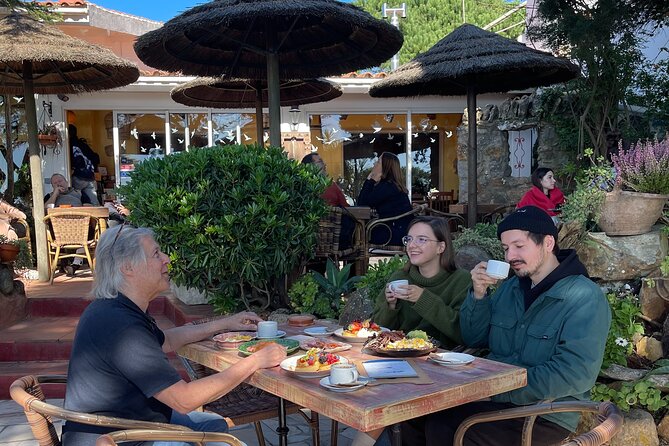 Half-Day Tour in Cascais / Sintra With Brunch and Wine Tasting - Indulging in Scenic Brunch