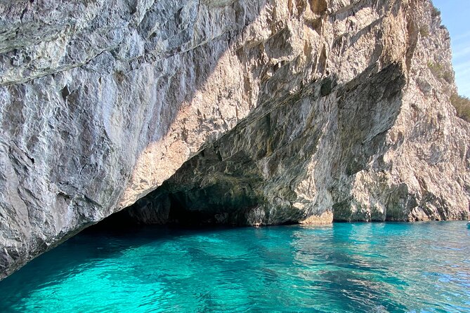 Half Day Tour of Capri by Private Boat - Discovering the Grottoes and Faraglioni