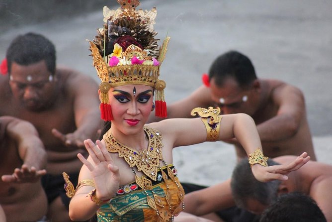 Half-Day Tour: Uluwatu Temple and Kecak Fire Dance Show - Authentic Cultural Encounters: Guides and Reviews
