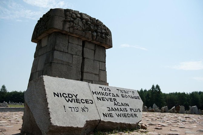Half Day Treblinka Death Camp Small Group Tour From Warsaw With Lunch - Exploring the Treblinka Museum