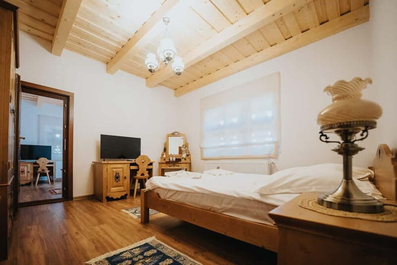 Haller Castle: Romantic Getaway with Dinner - Who Should Consider This Tour?