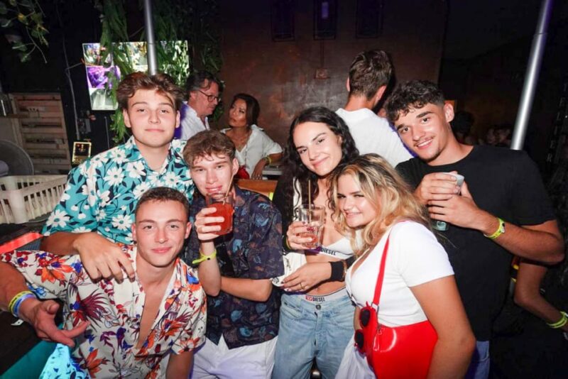 Halloween Party : Pub Crawl Nice with 5 free shots and Masks - Key Points