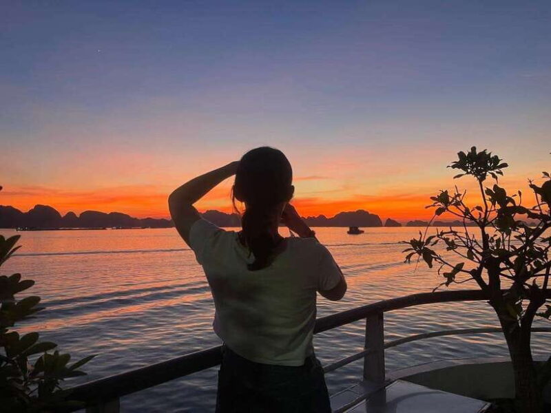 Halong Bay 1D- Sung Sot Cave- Titop Island- Kayaking & Lunch - Key Points