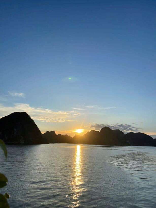 Halong Bay 1D- Sung Sot Cave- Titop Island- Kayaking & Lunch - Key Points