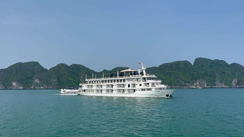 Halong Bay Sightseeing Cruise Full Day Tour With Buffet - Journey through One of Vietnam’s Most Famous Landscapes