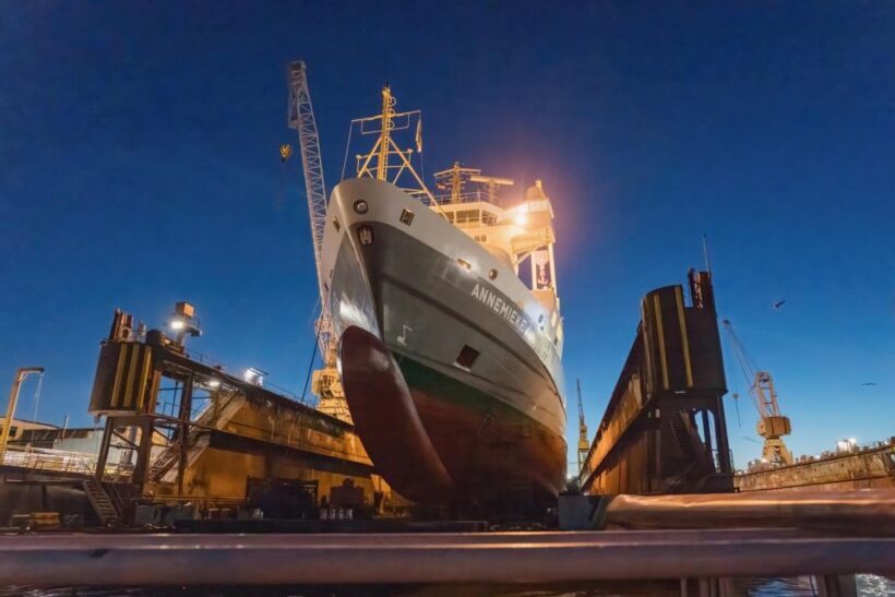 Hamburg: 1.5-Hour Evening Lights Harbour Cruise on a Ship - Key Points