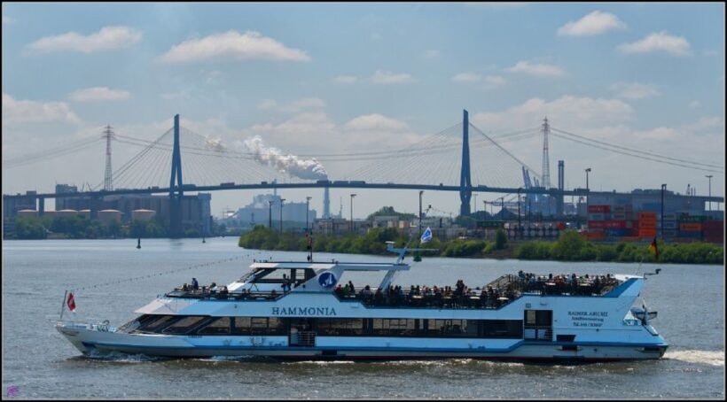 Hamburg: 2-Hour Sightseeing Cruise to Blankenese - Commentary and Experience