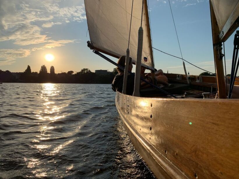 Hamburg: Alster River Sailboat Tour with Sundowner - FAQs
