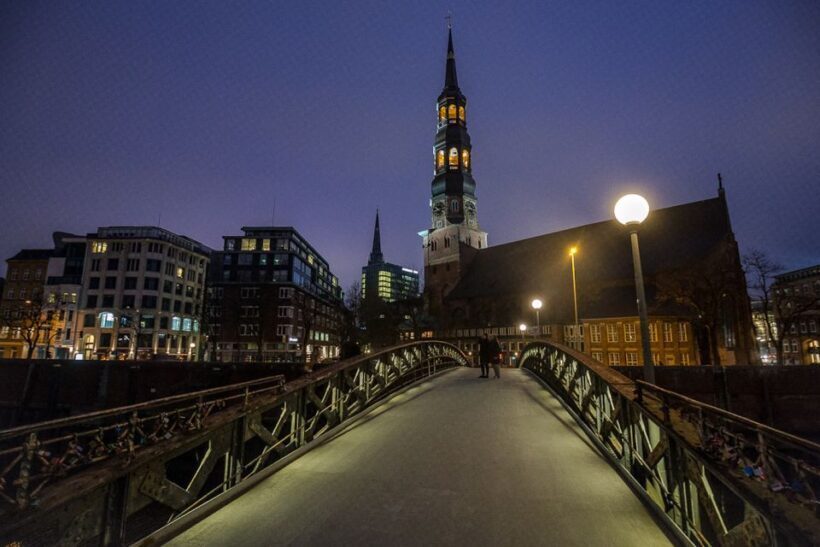 Hamburg: Eerie Speicherstadt Tour - Hamburg: Eerie Speicherstadt Tour — A Dark and Fascinating Nighttime Adventure