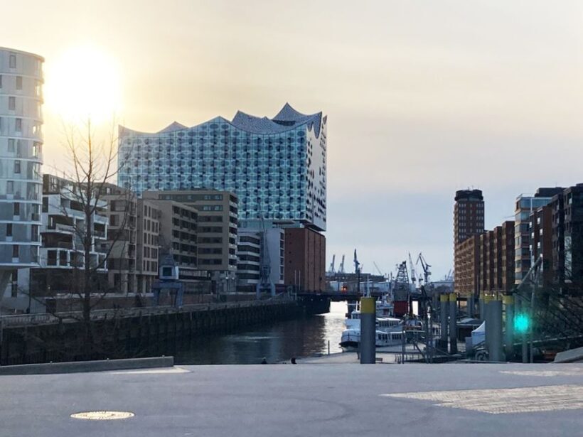 Hamburg: Guided Walking Tour in Danish - A Closer Look at the Tour Experience