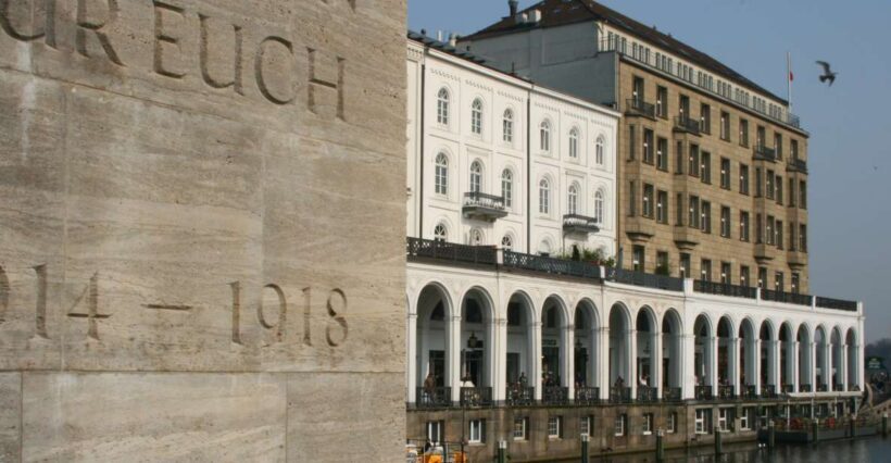 Hamburg: Guided Walking Tour - Exploring Hamburg on Foot: What to Expect
